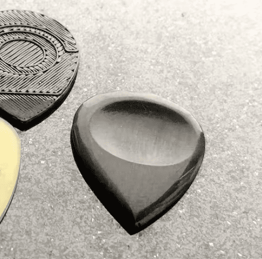 This Classical Guitarist Uses 3D Printing to Make Her Own Guitar Picks ...
