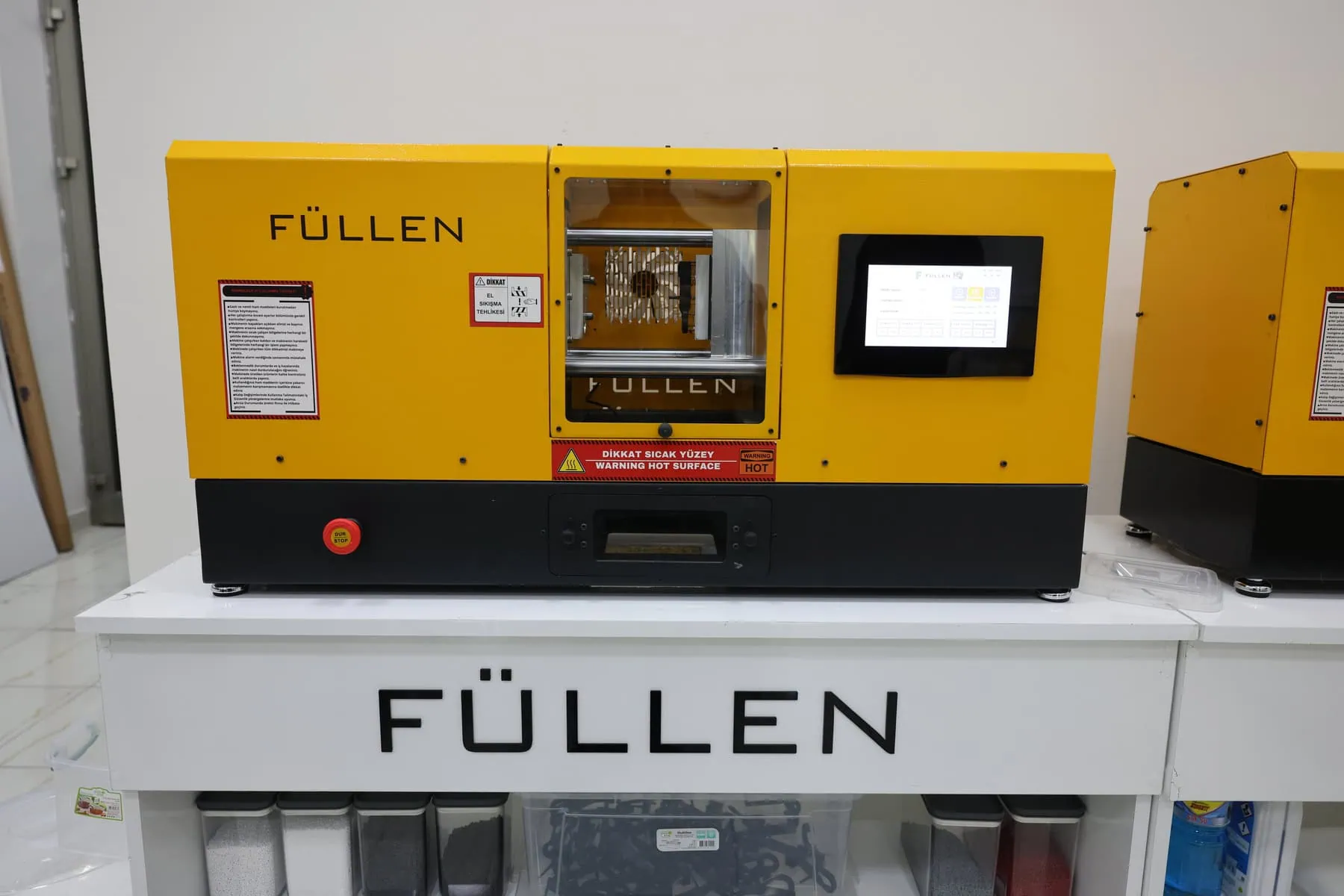 Füllen’s Desktop Plastic Injection Machine MiniMolder Manufactured with ...